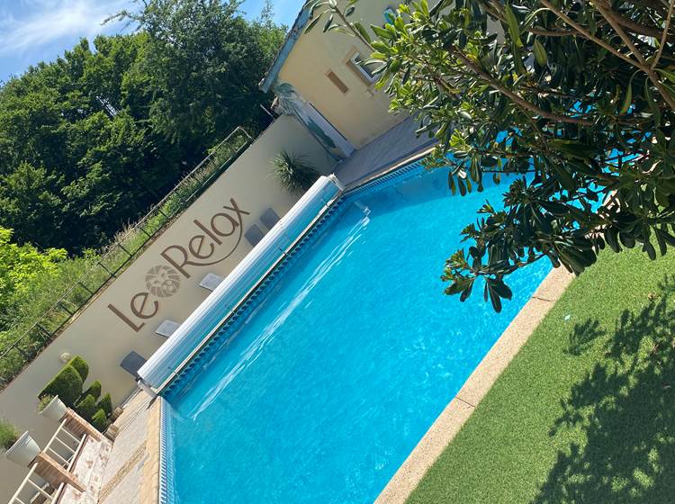La piscine d'été - Le Relax - BOULAZAC ISLE MANOIRE - FRANCE